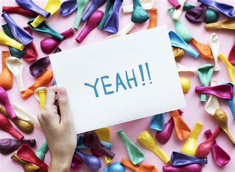 무료 이미지 풍선 생일 선명한 사육제 축하 색깔 화려한 장식 감탄 표현 축제의 손 핸드 레터링 메시지 파티 파스텔 사람 기호 본문 워드