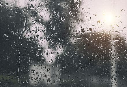 暴雨车窗上的雨滴高清图片下载 正版图片501665631 摄图网