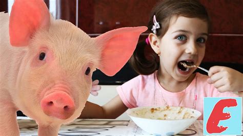 ფაფის ჭამაში ემილიას ეხმარება ნამდვილი პეპა გოჭი Youtube