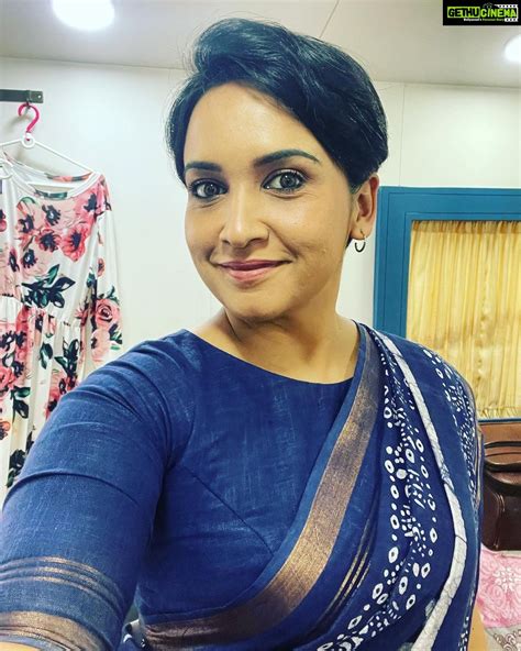 Lena Kumar Instagram Cant Think Of A Caption Saree Love Short Hair Kerala Actress