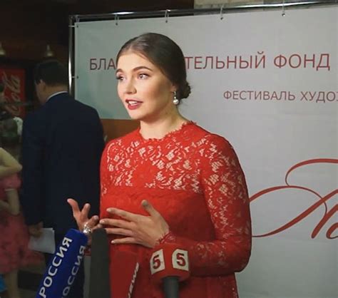 Почему Алина Кабаева в последнее время выглядит намного старше своих лет фото