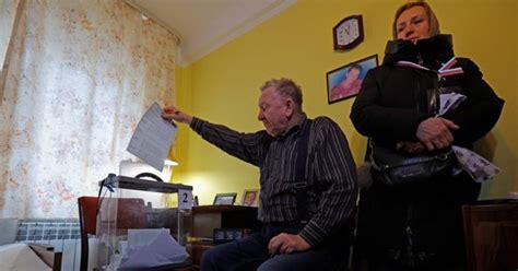 러시아 훤히 보이는 투명 투표함까지이게 투표냐 코미디 쇼