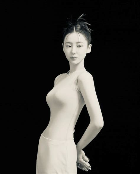 박지현 마네킹인 줄…비현실적인 슬렌더 몸매 Pickcon