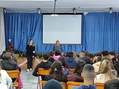 Συζήτηση μαθητών τριών με ειδικούς της εταιρίας «ΠΑΝΑΚΕΙΑ ΕΤΑΙΡΙΑ ΑΝΑΠΤΥΞΗΣ ΚΟΙΝΟΤΙΚΩΝ ΥΠΗΡΕΣΙΩΝ