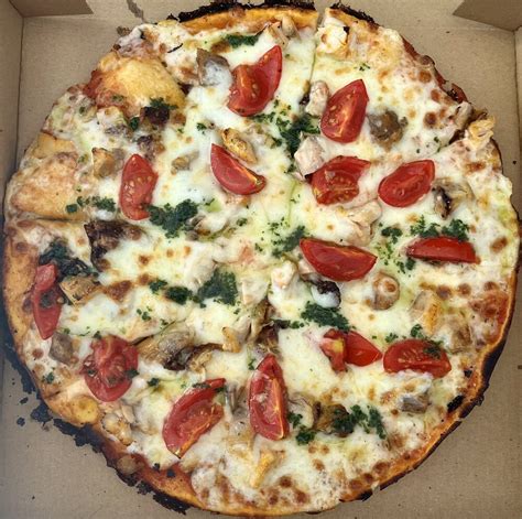 ново Пица с пиле песто и чери домати Пицария Джорджо