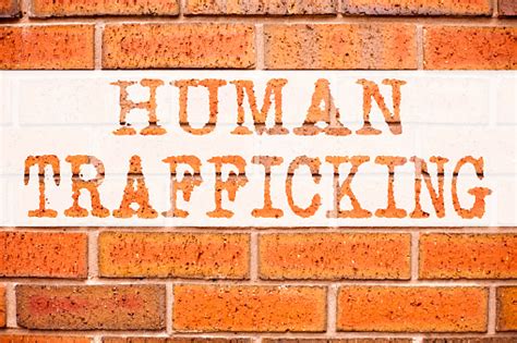 인간의 인신 매매를 보여주는 개념적 발표 텍스트 캡션 영감 오래 된 벽돌 배경 복사 공간에 노예 범죄 예방에 대 한 비즈니스 개념 감정에 대한 스톡 사진 및 기타 이미지