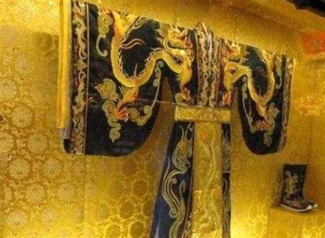 古代皇帝龙袍不能水洗那穿脏了怎么办看完佩服古人的智慧 看看头条 中华网