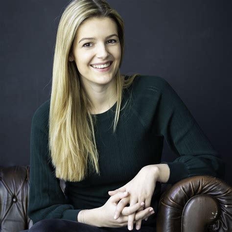 Julie Bataillie Versterkt Hannibal Pub