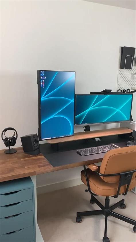 Dream Desk Setup With Dual Monitor Setup Modern Office Interiors