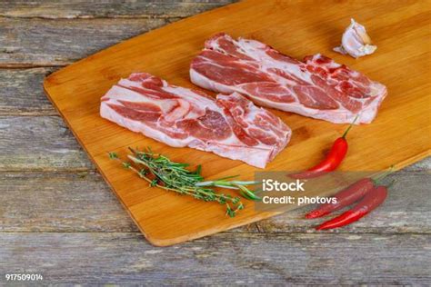 송아지 요리는 양고기를 스테이크 뼈 Of 날것 커틀릿으로 즐길 고기에 대한 스톡 사진 및 기타 이미지 고기 날것 단백질