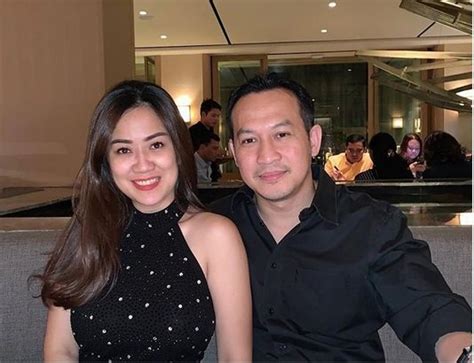 Foto Foto Viral Tante Ernie Pemersatu Bangsa Dijepret Pasangan Ini Sosok Suaminya Halaman 3