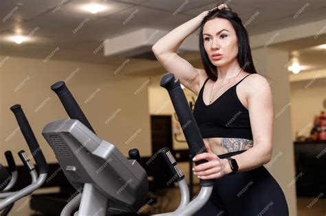 Premium Photo Attractive Sexy Woman On The Simulator