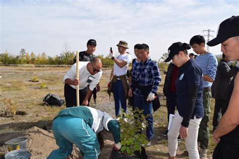 “Эх дэлхийдээ хүчилтөрөгч бэлэглэе” уриан доор мод тарих ажлыг зохион