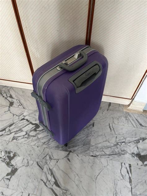 Luggage Unable Close Tightlock Hobbies And Toys Travel Luggage On