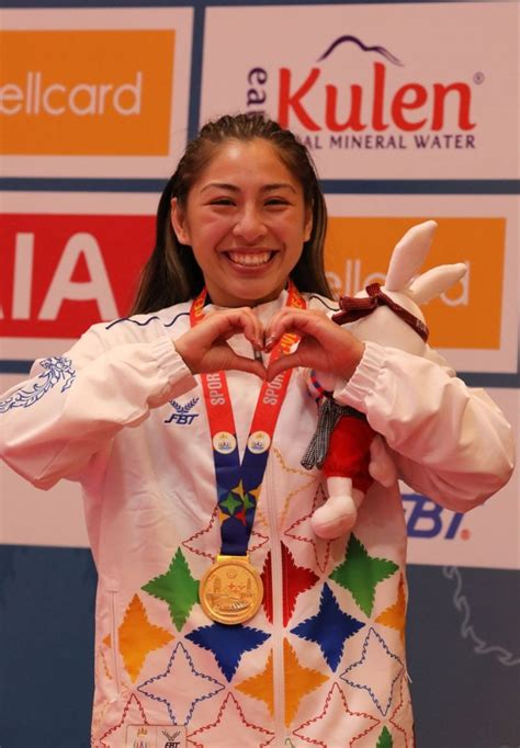 ស្នាមញញឹមដ៏ស្រស់ស្អាតរបស់ ខាន់ ចេសា ក្រោយទទួលបានមេដាយមាសជូនជាតិ Khmerload Cambodia Latest News