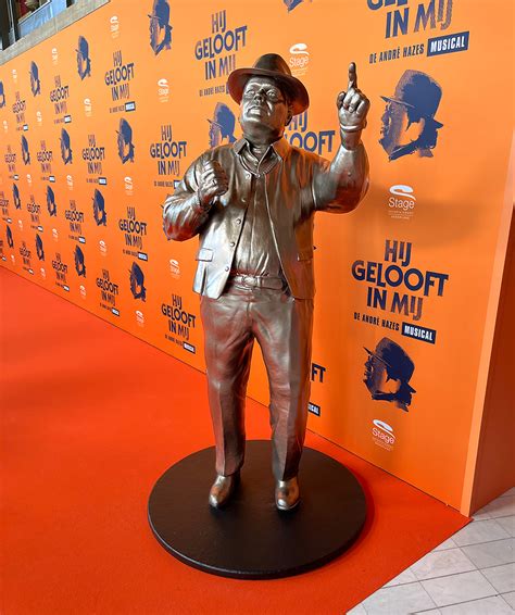 Standbeeld André Hazes Onthuld Tijdens Première Hij Gelooft In Mij