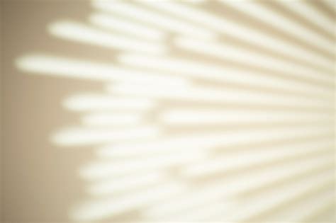 화창한 날씨에 하얀 벽에 광선에서 그림자밝은 빛 사진에 대한 그림자 오버레이 효과입니다 0명에 대한 스톡 사진 및 기타 이미지 0명 건축 구도 Istock