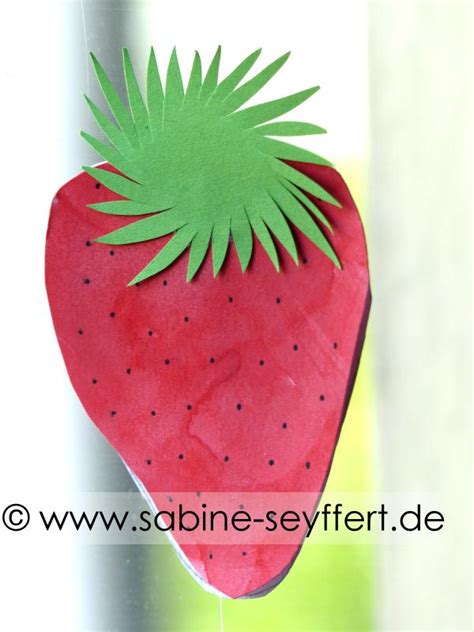 Bastelidee And Diy Für Kinder Wir Basteln Erdbeeren Als Deko Girlande