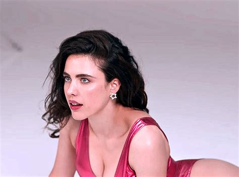 Margaret Qualley Egy őrült Reklámmal Vette Le Kojimát A Lábáról így