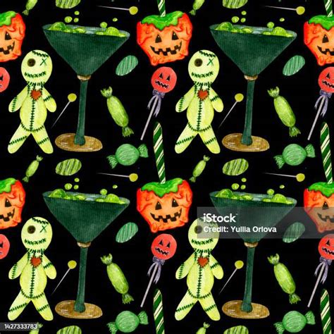 어두운 배경에 다양한 미스터리 아이템이있는 할로윈 스타일의 수채화 이음새가 없는 패턴 술 마실 것에 대한 스톡 벡터 아트 및 기타 이미지 술 마실 것 할로윈 10월