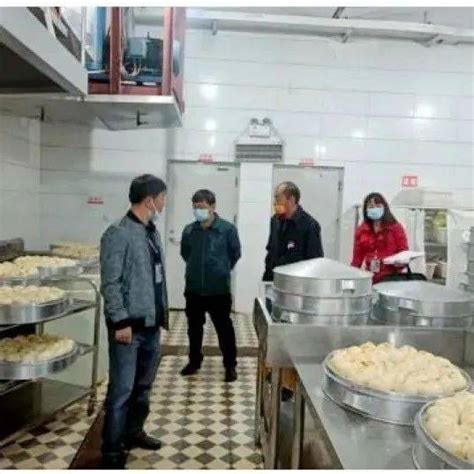 宣威市加大校园食品安全检查力度执法人员食堂过程