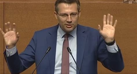 Закопаха ППДБ от трибуната Защо правите разлика между нарушилите закона депутати от Възраждане