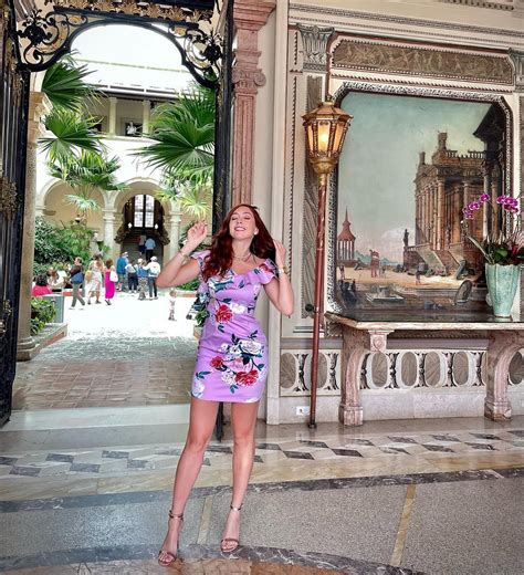 Alejandra Toledanos Feet