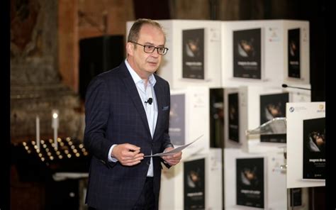 José Alberto Carvalho De Luto Jornalista Da Tvi Faz Dedicatória Ao Pai