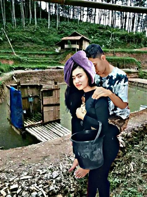 Istri Gendong Suami Suami