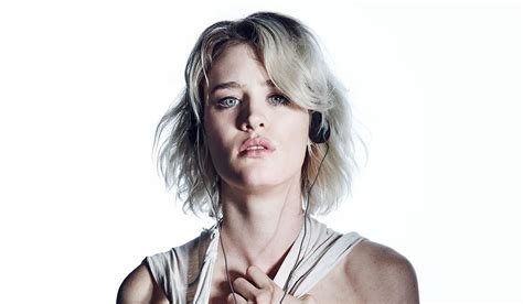 Mackenzie Davis On Her Role In Blade Runner 2049 Cultjer
