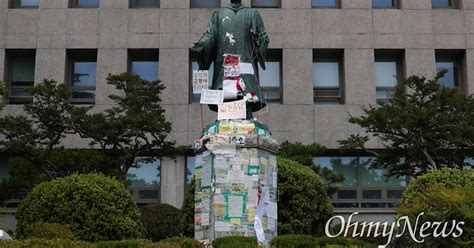 오물 맞은 대학설립자 그의 문제적 과거 [김종성의 히 스토리]
