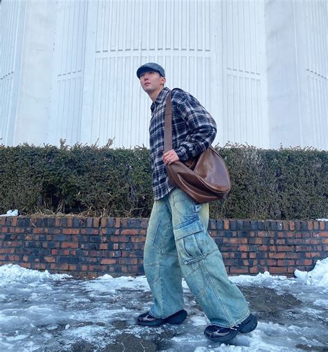 경준 힙한 셔츠와 힙한 바지 조합 못참지😎🔥 세븐셀라 빈티지 셔츠 디테일 대박이네요🔥 광고 무신사 세븐셀라 협찬 Ootd Ootdfashion