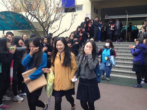 창원문성고 문성고등학교 수능 출정식 모습 12학년 후배들이 수능을 앞둔 3학년 선배들에게 Facebook