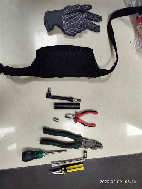 外卖员凌晨偷电瓶？民警将其抓获一查竟是逃犯嫌疑人报警男子