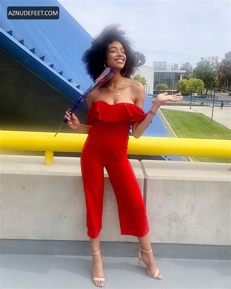Fancy Acholonu Feet Aznudefeet