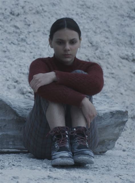 Lyra In Grey His Dark Materials Season 3 Episode 3 Tv Fanatic