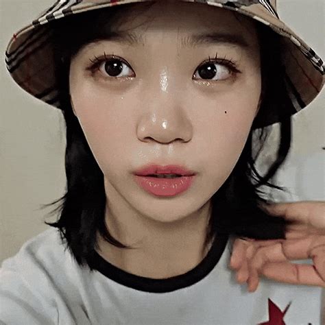 K Pop Kiss Gif Find Share On Giphy