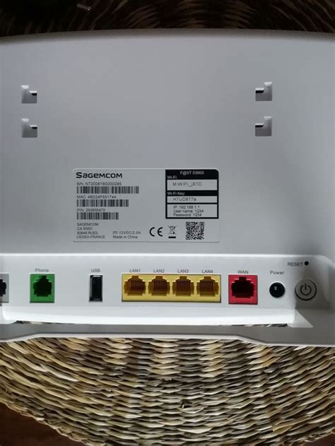 Router Sagemcom Cs 50001 Y Cables De Alimentación De Segunda Mano Por 15 Eur En O Graxal En Wallapop