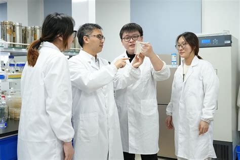 Wuhan Scientist Honored For Turning Lab Science Into Real World Farming
