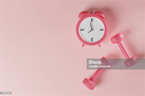 핑크 배경에 최소한의 핑크 덤벨과 알람 시계 웨이트 트레이닝 활동 보디 빌딩 일일 체육관 피트니스 건강을위한 다이어트 근육 구축 시간 운동 개념 3d 렌더링 3차원 형태에
