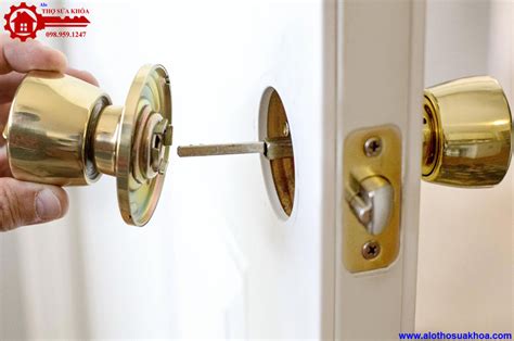 Cách lắp khóa tay tròn cửa nhôm đơn giản tại nhà