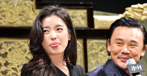 [e 포토]한효주 김 인권오빠 짓궂어요