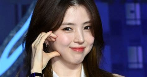 한소희 사생활 논란 탓인가 날 객관적으로 보려 노력 걱정 많다 하퍼스바자