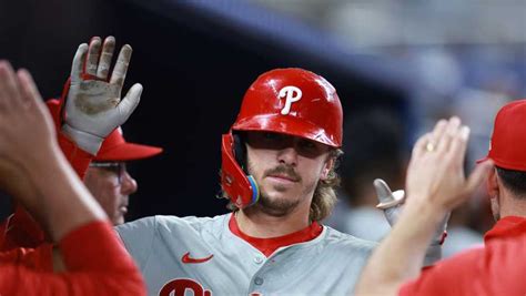 Stott And Clemens Each Record Two Rbis In Phillies 5 2 Win Over Marlins