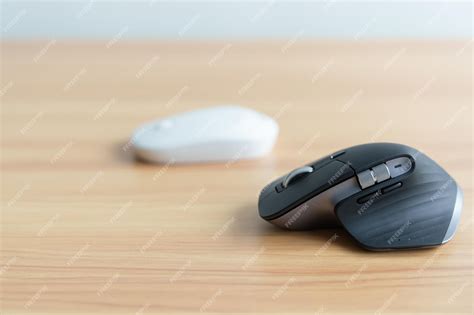 Comparaison De La Souris Verticale Ergonomique Et De La Souris Générale