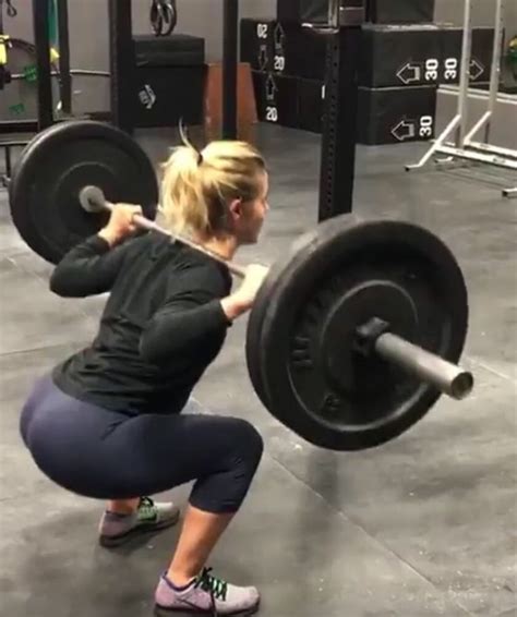 Pin On Emily Bett Rickards