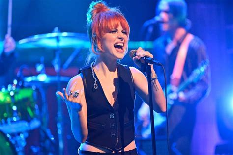 Hayley Williams Apologizes To Fans She Removed From Paramore Concert