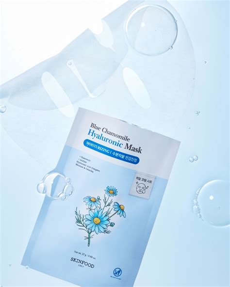 스킨푸드 New 수분이 콸콸콸💦 수분홍수 터졌어요🫢 극강 수분감으로 큰 사랑받는 블루 캐모마일 라인 피부 홍수 터지는 히알 코팅 시트 마스크로 출시됐어요🩵 나