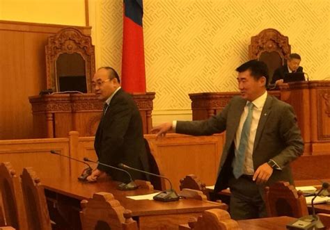 Д Эрдэнэбат МАН ын бүлгийн гишүүдийн картыг сугаллаа