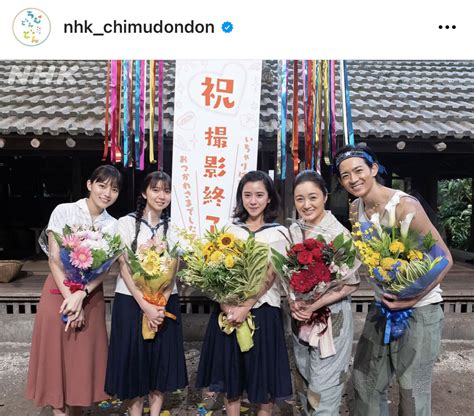 ”比嘉家”大集合！「ちむどんどん」クランクアップの家族写真に「最終回までちむどんどんしました」の声 スポーツ報知